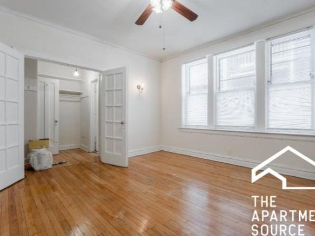 Studio, 1 bath, Condo 432 West Surf St