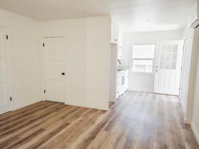 Studio, 1 bath, Condo 439 S Evergreen Ave