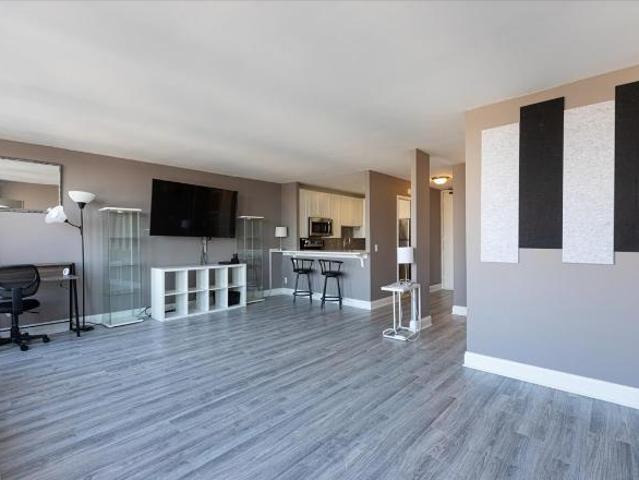 Studio, 1 bath, Condo 5445 North Sheridan
