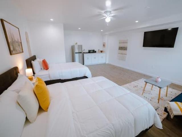 Studio, 1 bath, Condo 5648 Berkshire Drive