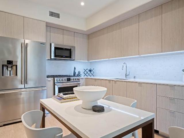 Studio, 1 bath, Condo 5851 W 88th St
