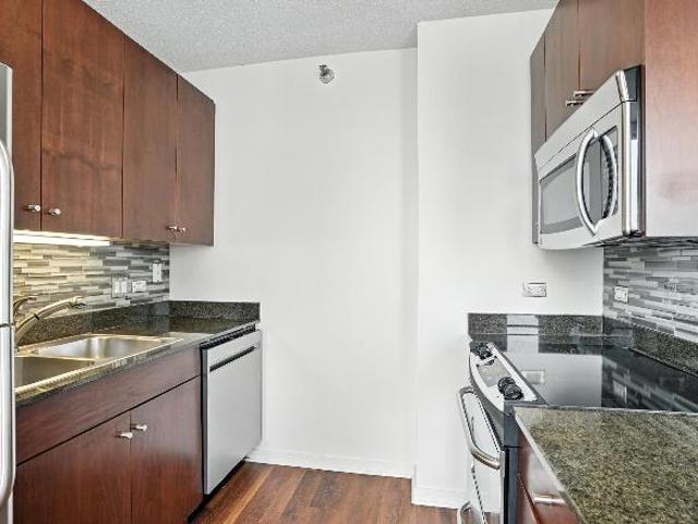 Studio, 1 bath, Condo 517 N Orleans