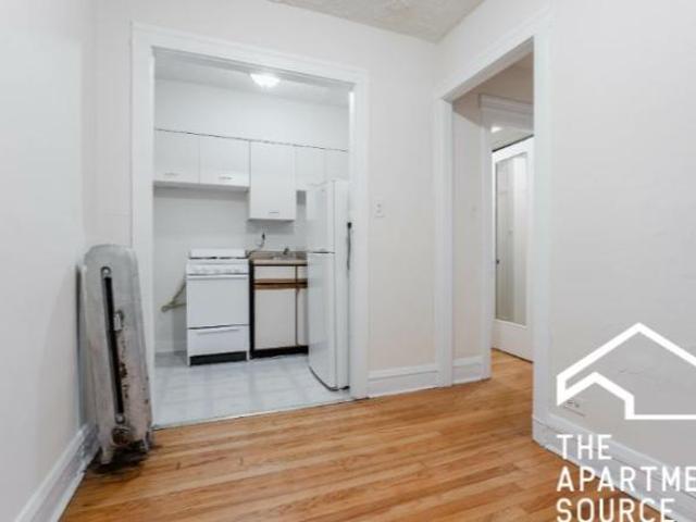 Studio, 1 bath, Condo 514 West Cornelia Ave