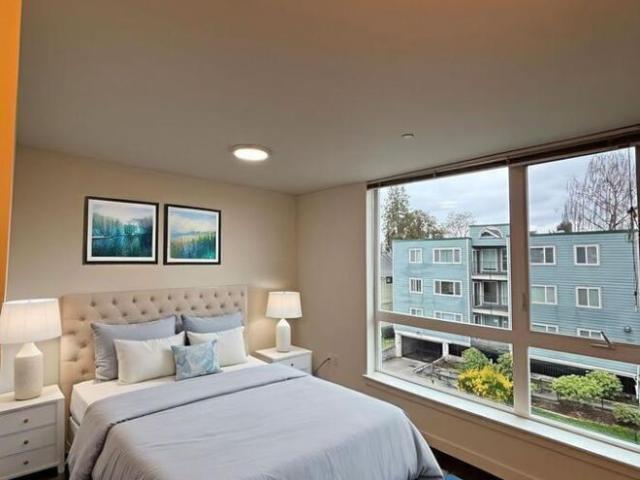 Studio, 1 bath, Condo 5216 Brooklyn Ave NE