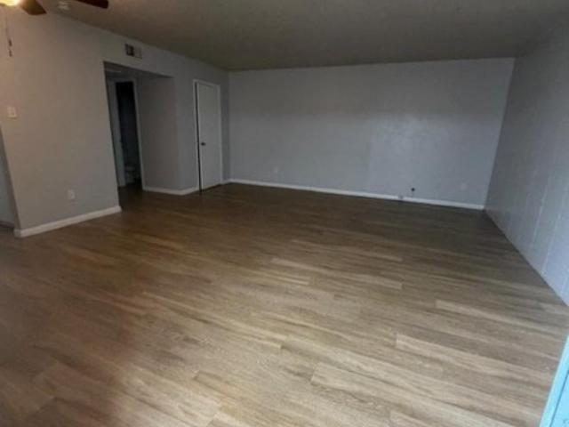 Studio, 1 bath, Condo 5220 Weber Road