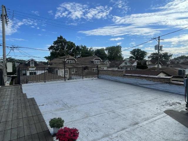 Studio, 1 bath, Condo 5221 West Belmont Ave