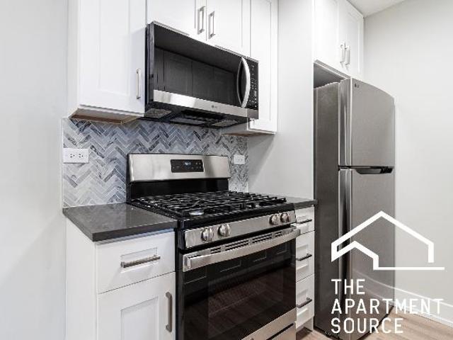 Studio, 1 bath, Condo 530 West Aldine Ave