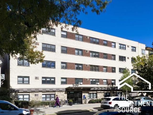 Studio, 1 bath, Condo 530 West Aldine Ave