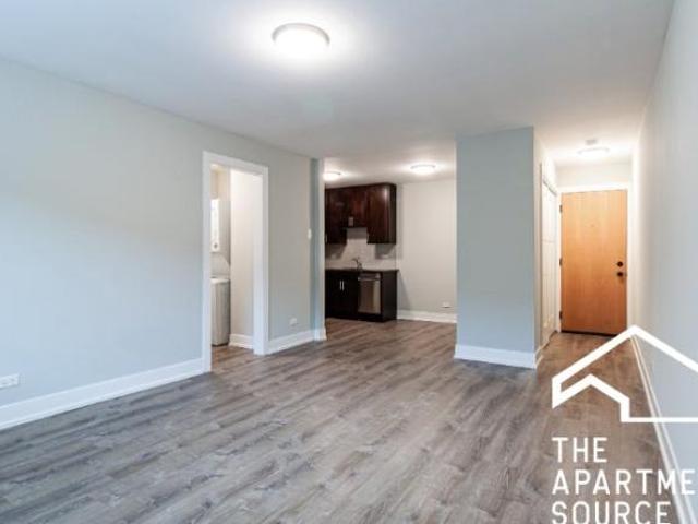 Studio, 1 bath, Condo 530 West Surf St