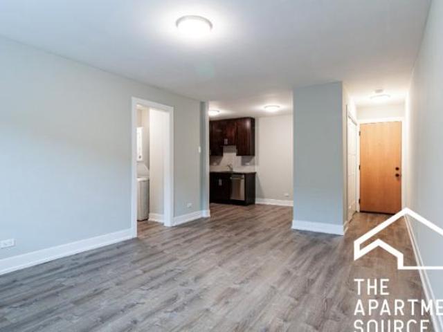 Studio, 1 bath, Condo 530 West Surf St