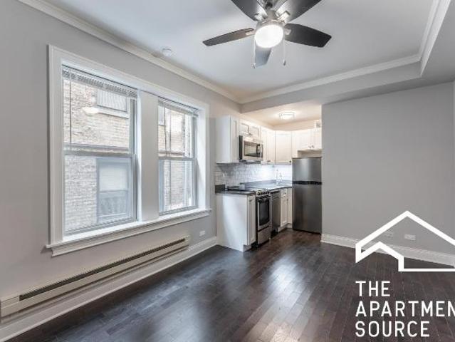 Studio, 1 bath, Condo 640 West Wrightwood Avenue