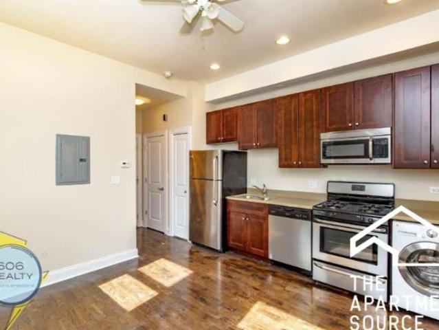 Studio, 1 bath, Condo 649 West Deming Pl