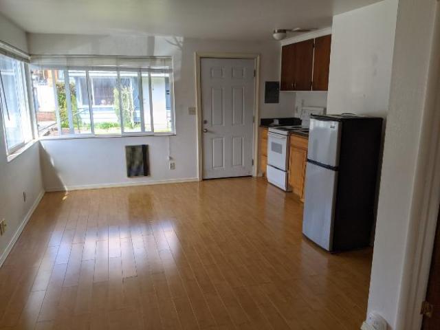 Studio, 1 bath, Condo 6538 Ravenna Avenue Northeast