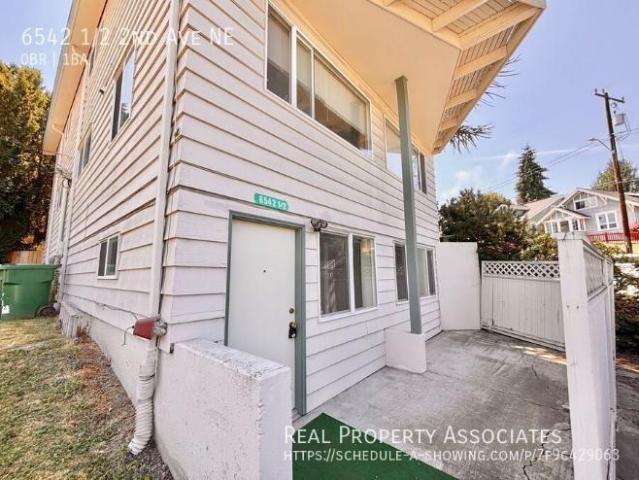 Studio, 1 bath, Condo 6542 1/2 2nd Ave NE