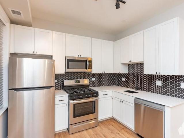 Studio, 1 bath, Condo 656 West Wrightwood