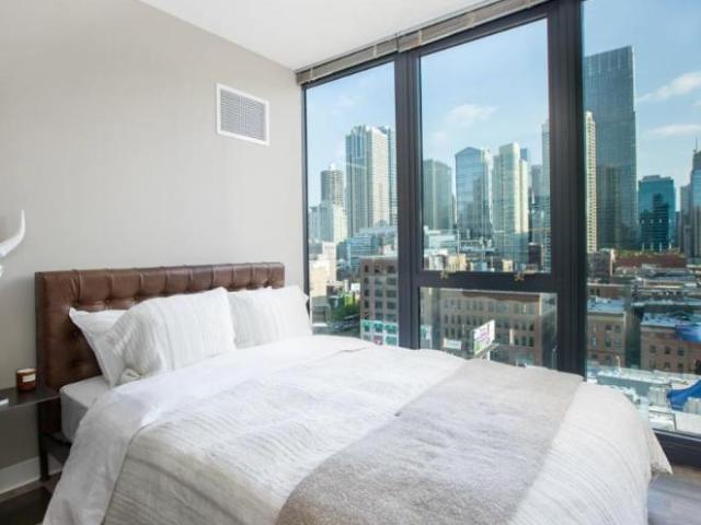 Studio, 1 bath, Condo 65 W Erie St