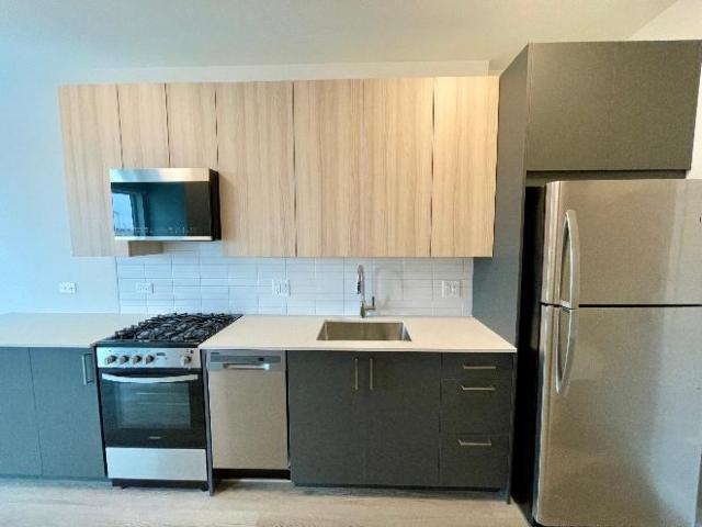 Studio, 1 bath, Condo 672 N May St