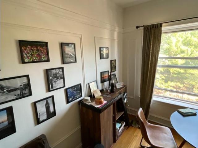 Studio, 1 bath, Condo 679 5 W Wrightwood Avenue
