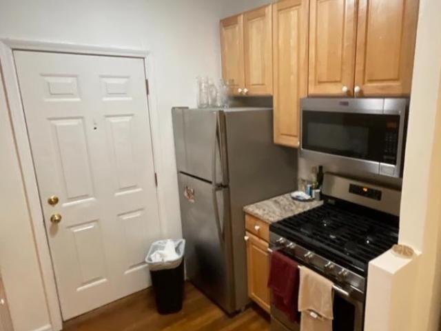 Studio, 1 bath, Condo 683 5 W Wrightwood Avenue