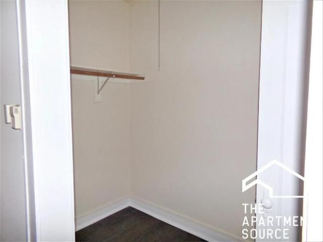 Studio, 1 bath, Condo 6916 North Lakewood Avenue