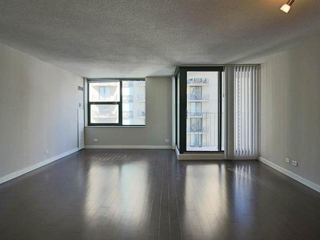 Studio, 1 bath, Condo 69 W Huron