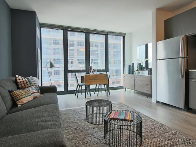 Studio, 1 bath, Condo 613 N Wells
