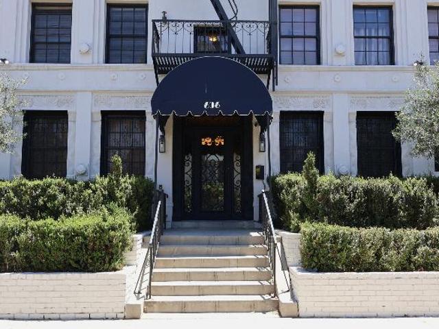 Studio, 1 bath, Condo 636 S Burnside Ave