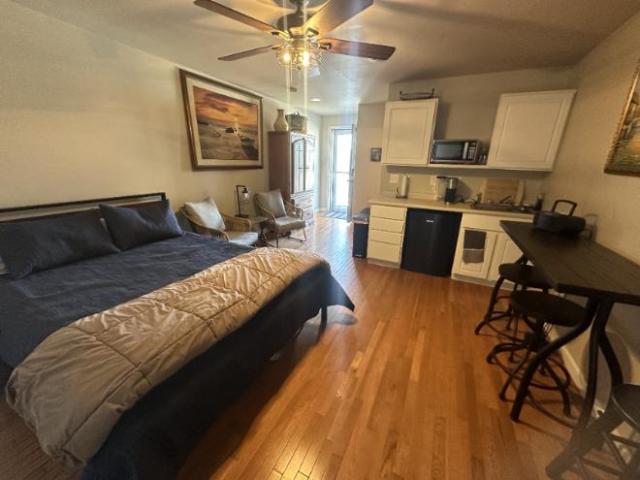 Studio, 1 bath, Condo 6 Ashworth Avenue