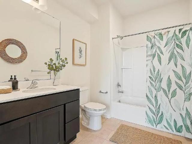 Studio, 1 bath, Condo 75 Washington St #a2