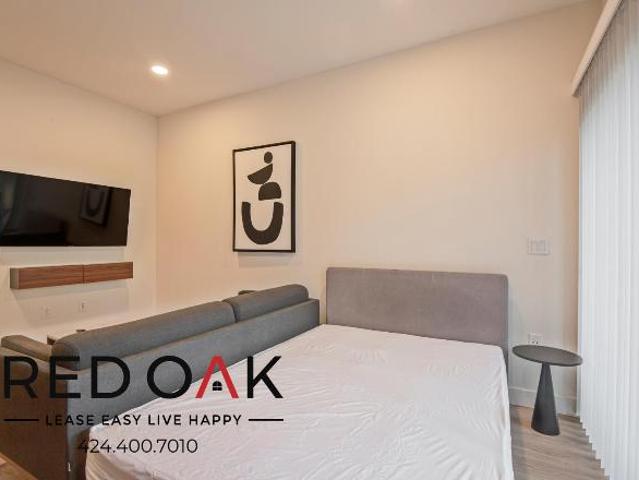 Studio, 1 bath, Condo 7810 Topanga Canyon Blvd