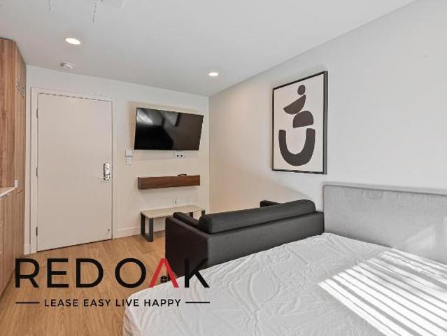 Studio, 1 bath, Condo 7810 Topanga Canyon Blvd