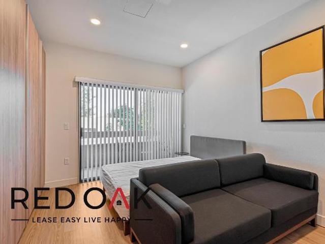 Studio, 1 bath, Condo 7810 Topanga Canyon Blvd
