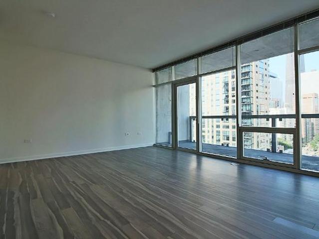 Studio, 1 bath, Condo 796 N Lasalle Dr
