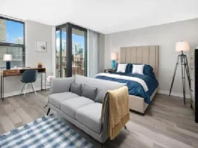 Studio, 1 bath, Condo 79 W Huron St
