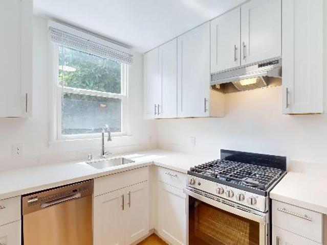 Studio, 1 bath, Condo 700 Church St
