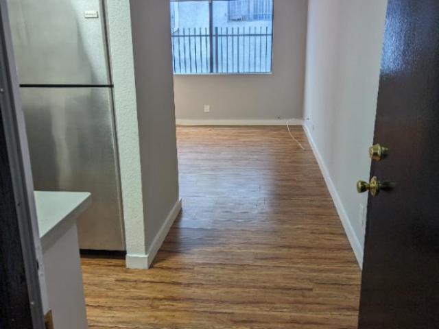 Studio, 1 bath, Condo 7014 Lanewood Ave