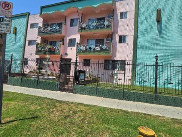 Studio, 1 bath, Condo 701 South Oxford Avenue
