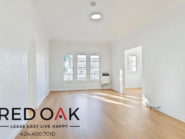 Studio, 1 bath, Condo 706 N St Andrews Pl