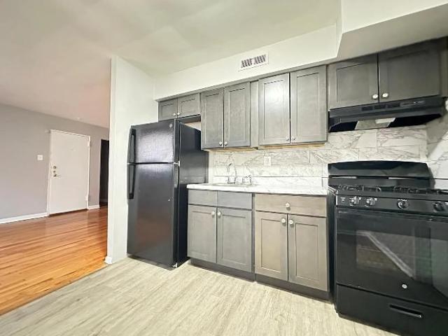 Studio, 1 bath, Condo 7100 Oxford Ave
