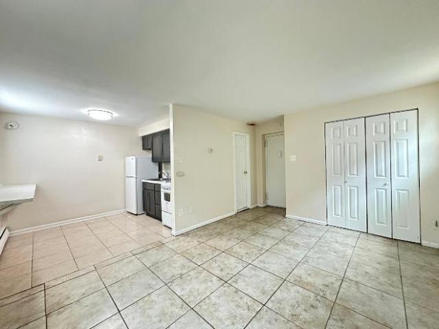 Studio, 1 bath, Condo 7108 Oxford Ave
