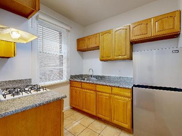Studio, 1 bath, Condo 720 Jones St