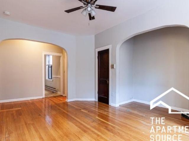 Studio, 1 bath, Condo 721 5 West Barry Ave