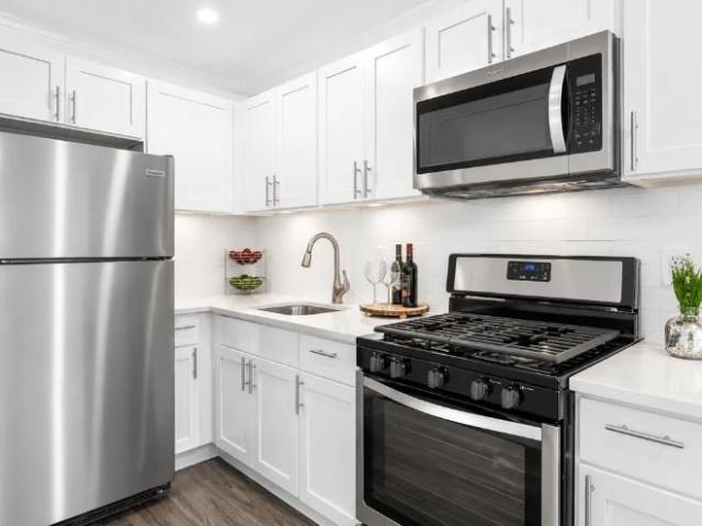 Studio, 1 bath, Condo 7250 Walnut St