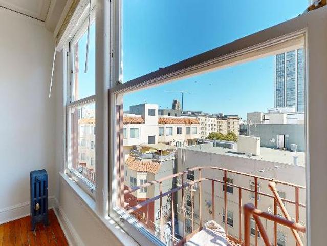 Studio, 1 bath, Condo 725 Ellis St