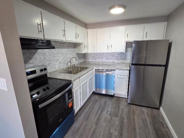 Studio, 1 bath, Condo 734 N Country Acres Ave
