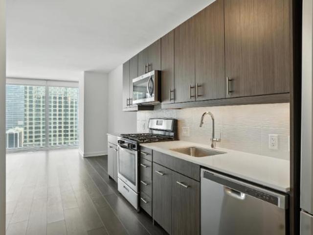 Studio, 1 bath, Condo 7 N State St
