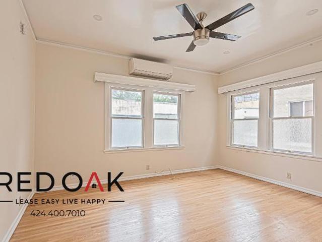 Studio, 1 bath, Condo 852 N Oxford Ave
