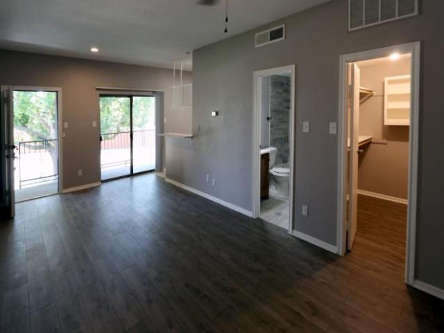 Studio, 1 bath, Condo 8800 Westplace Dr