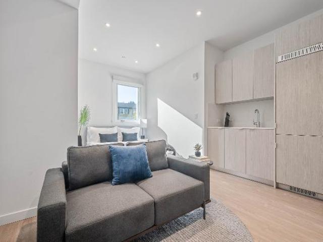Studio, 1 bath, Condo 8820 Belford Ave