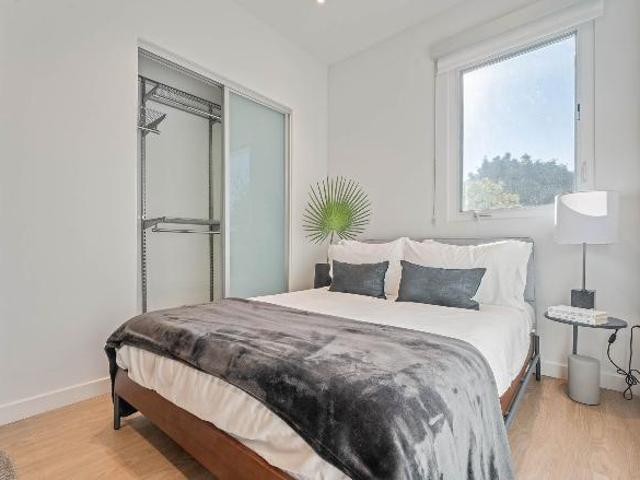 Studio, 1 bath, Condo 8820 Belford Ave